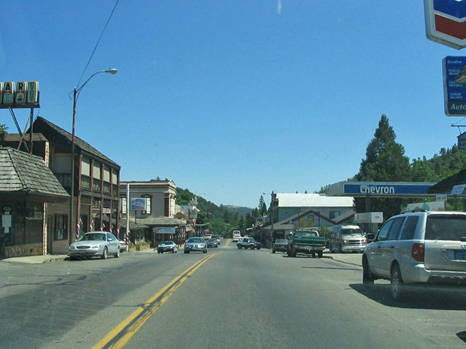 Charming Mariposa welcomes visitors with its small town streets, friendly shops, and scenic surroundings perfect for exploring near Yosemite National Park.