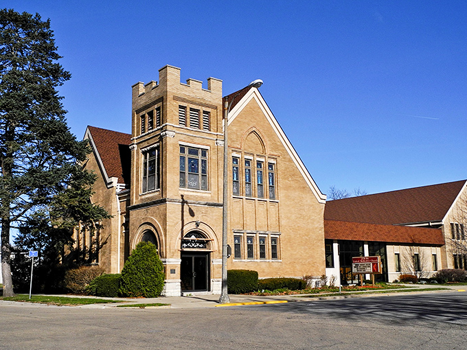 Looks like Hogwarts took a summer vacation in Illinois&mdash;minus the owls, plus some small-town charm.
