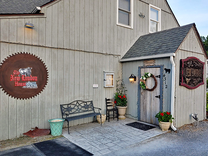 The New London Steak House proves great steaks don't need fancy facades&mdash;just a rustic welcome and serious cooking skills.