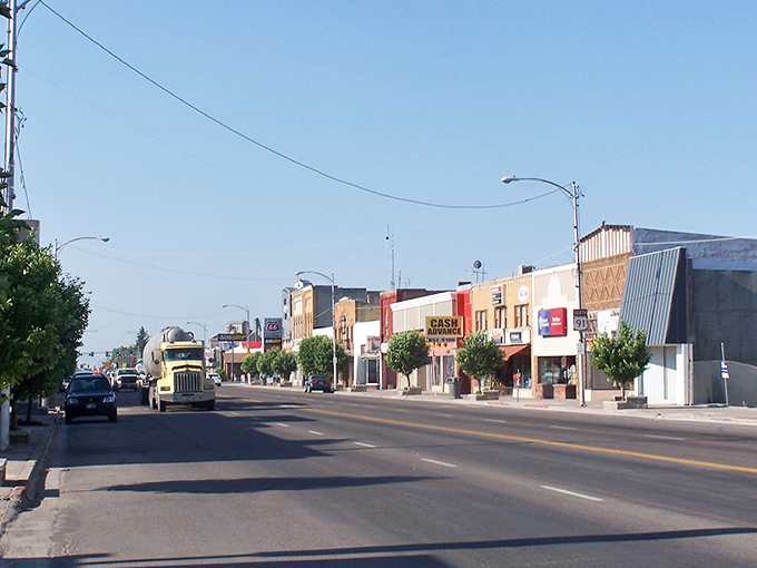 Sunshine and savings stretch for miles! Preston's wide main street offers breathing room for your budget, with prices as refreshing as a cold lemonade on a hot Idaho day.