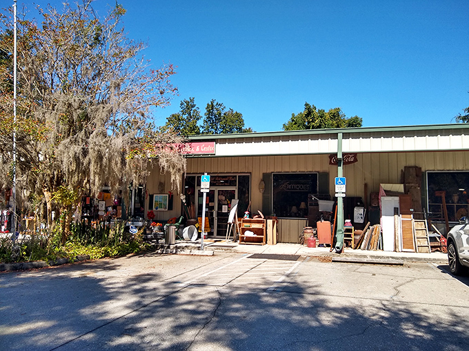 Sugar Bear Antique Mall's humble exterior hides serious treasure-hunting potential like a diamond in the rough.