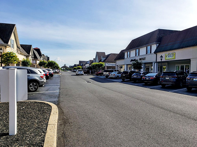 The Outlet Shoppes at Gettysburg stretch out like a charming main street, where historic vibes meet modern bargains.