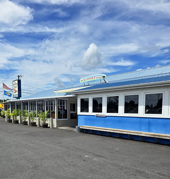 Blue and white stripes never go out of style, especially when they promise fresh seafood.