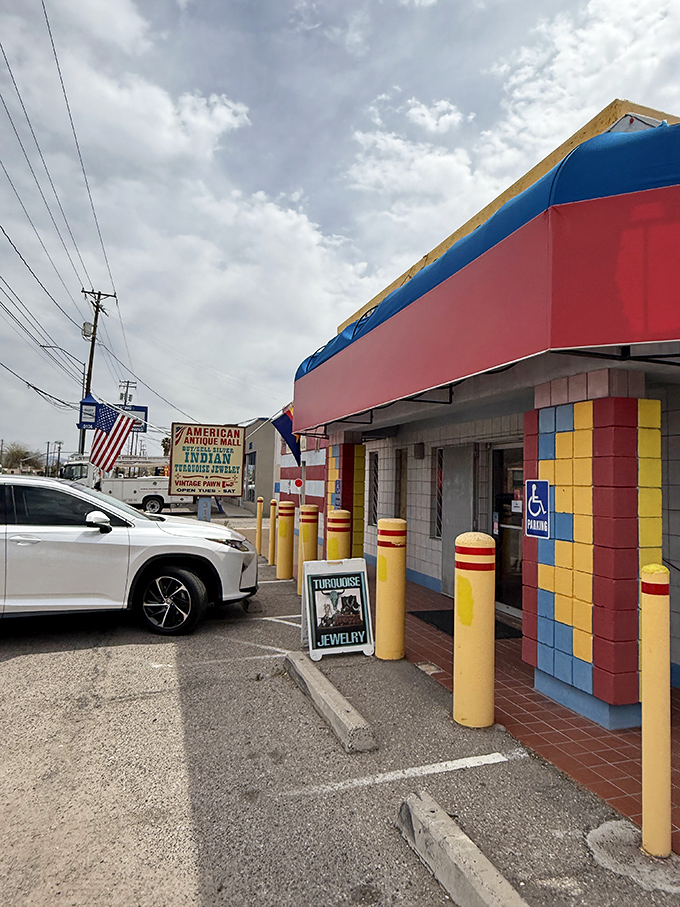 Those colorful tiles could give any Mexican restaurant a run for its money in the eye-catching department.