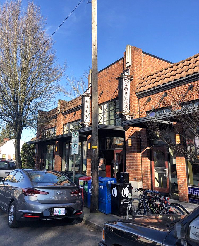 Classic American architecture meets classic American breakfast – some combinations never go out of style.