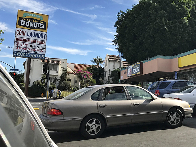 Yellow and blue never looked so inviting - this Los Angeles landmark feeds the city around the clock.