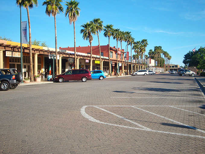 Chandler: Palm-lined shopping district where browsing isn't just allowed&mdash;it's encouraged. Brick pavers that invite you to slow your steps.