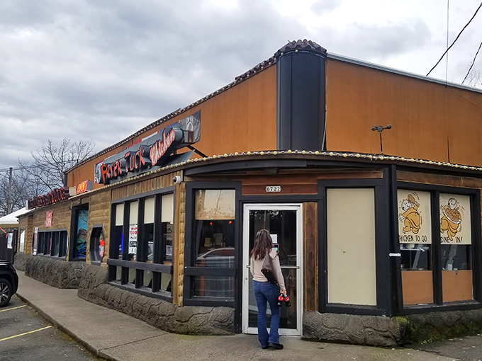 When your restaurant name's a pun this good, the chicken better deliver. Spoiler: it does.