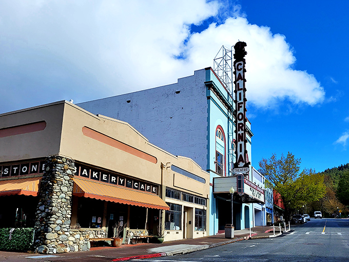 Stone-cold charming! The California Theatre and neighboring Bakery Cafe create Dunsmuir's perfect pairing—like finding both chocolate AND vanilla in your Neapolitan ice cream.