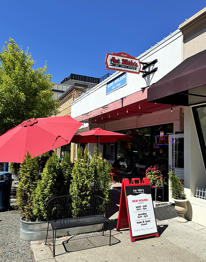 Modern meets classic in this inviting setup - perfect for those leisurely weekend breakfast conversations with friends.