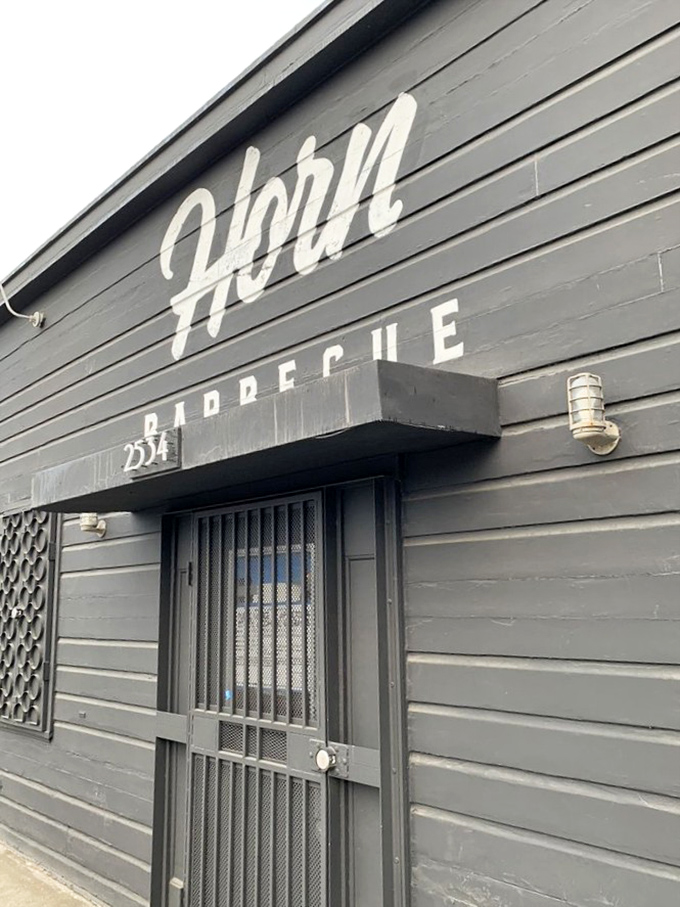 The simple white "HORN" against that black building is BBQ minimalism at its finest&mdash;saving all the drama for what's on your plate.