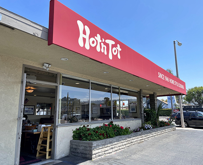 Classic red and white never goes out of style, especially when it houses this kind of comfort food.