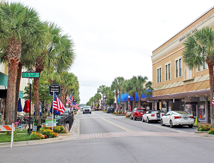 Downtown Leesburg serves up Florida charm like your favorite diner serves comfort food &ndash; generous portions, reasonable prices.