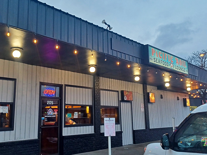 When the sun goes down, those lights come on, and suddenly you're at the seafood party you didn't know you needed.