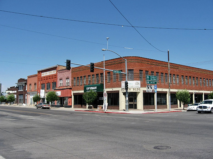 Corner office affordability! Preston's brick-built Boson Building has witnessed generations of sensible spenders enjoying retirement without the financial heartburn of bigger cities.