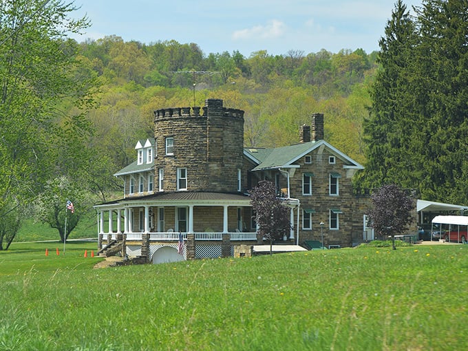 This stone house with its distinctive tower looks like it belongs in a fairy tale. The Big Bad Wolf wouldn't stand a chance!