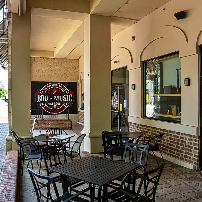 The outdoor seating at Smoking Butt Heads invites you to enjoy your feast under open skies.