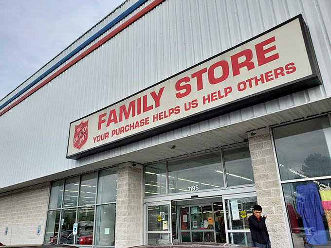 When the building's this big, you'd better bring comfortable shoes and maybe pack a lunch!