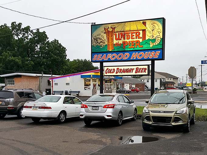 That neon-splashed sign and no-frills lot set the stage for a seafood house that&rsquo;s all about hearty plates and unpretentious flavor.