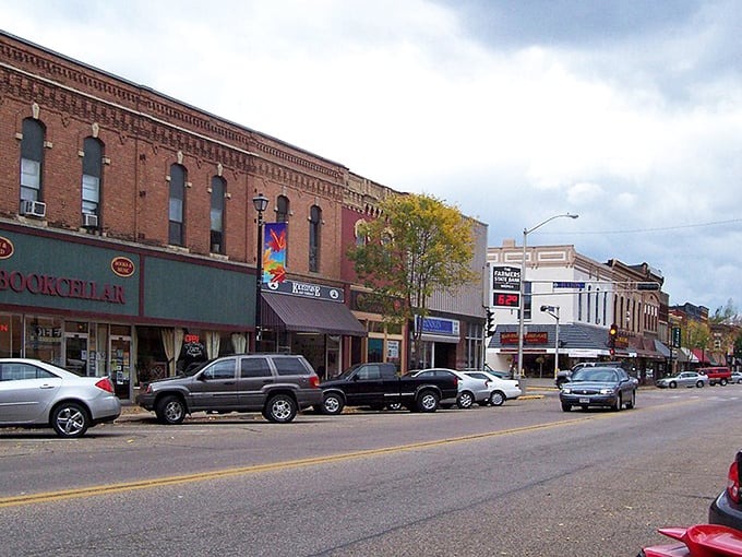The Rosa Theater still shows movies like it's 1975&mdash;including those wonderfully low ticket prices.