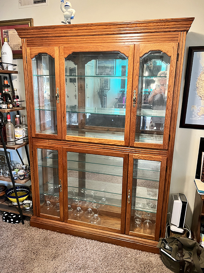 This oak display cabinet is just waiting to showcase your prized collection, whether it's fine china or Star Wars figurines.