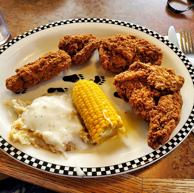 Fried chicken that would make your Southern grandmother nod in approval, alongside creamy mashed potatoes and sweet corn on the cob.