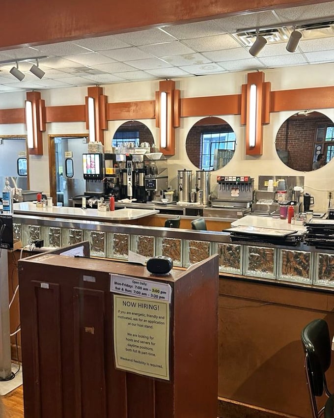 Art deco lighting fixtures and circular windows give the counter area a timeless quality&mdash;Edward Hopper would've loved to paint this scene.