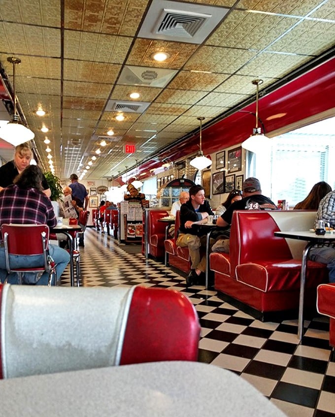 A full house of happy diners sliding into those cherry-red booths&mdash;proof that good food still trumps trendy atmospheres every time. 