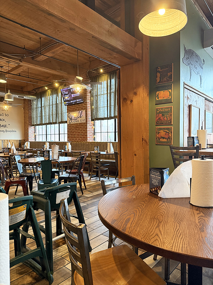 Dining room where wooden beams and brick walls create the perfect backdrop for barbecue contemplation.