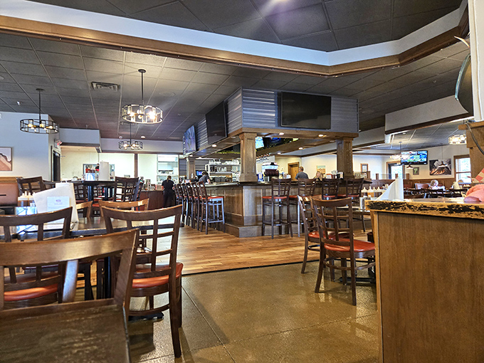 The dining room feels like it was designed by someone who actually eats in restaurants&mdash;spacious, warm, and mercifully free of unnecessary decorative nonsense.