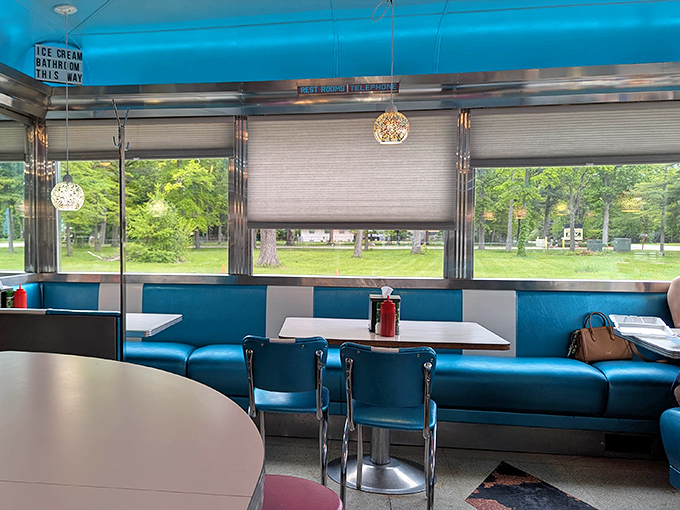 Blue booths bathed in natural light create the perfect backdrop for your food photos&mdash;or actual human conversation, if you remember how that works.
