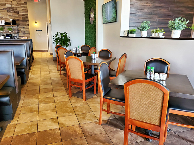 Cozy booths where memories are made between bites. The American flag and rustic d&eacute;cor remind you that great steakhouses are national treasures.