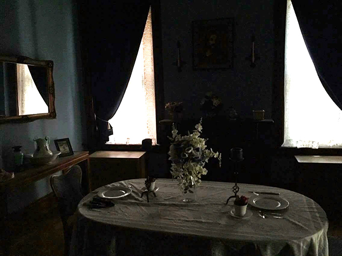 Dining with the departed? This shadowy setup looks ready for a s&eacute;ance rather than Sunday dinner. Pass the ectoplasm, please!
