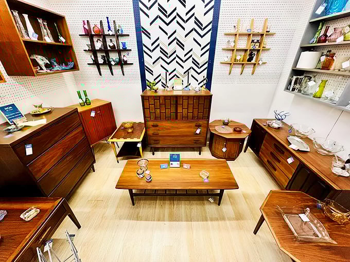 Mid-century modern heaven in a perfectly staged vignette. These clean lines and warm woods have outlasted countless design trends and returned triumphantly to fashion.