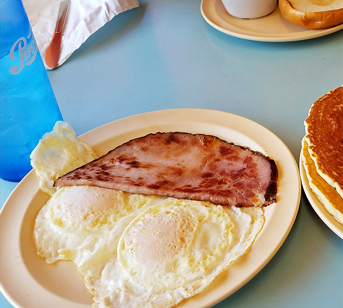 Ham and eggs&mdash;the Fred Astaire and Ginger Rogers of breakfast, dancing together in perfect harmony on this no-nonsense white plate.