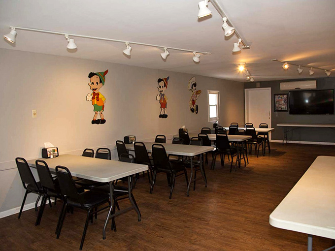 Pinocchio himself watches over diners in this simple dining room. No lies here&mdash;just straightforward good eating.