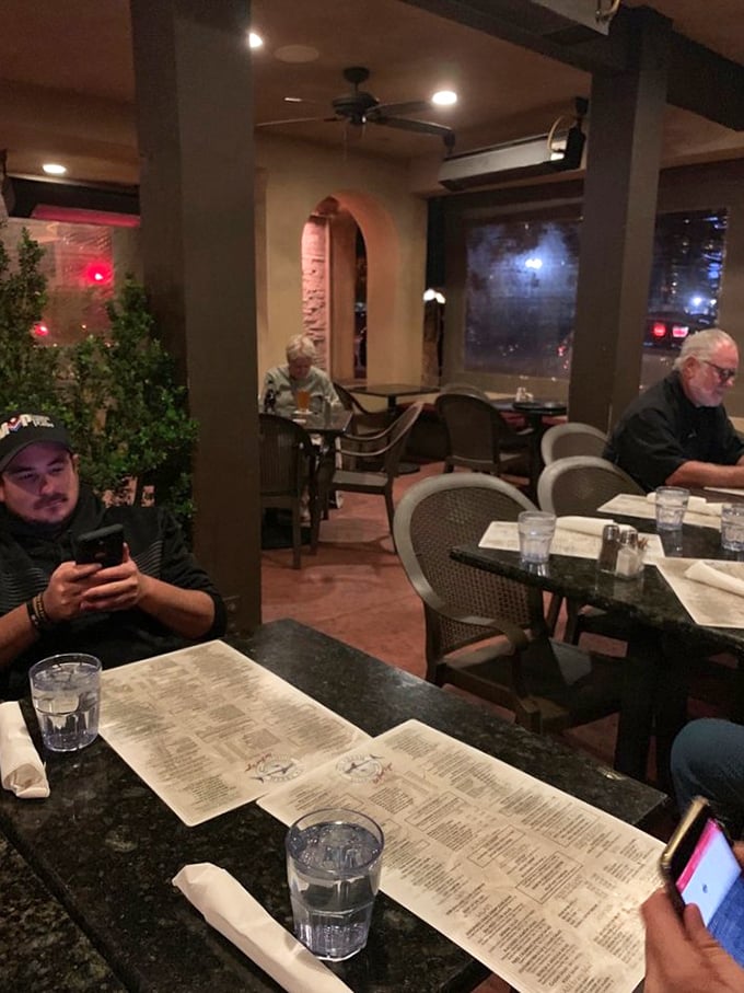 Evening at Sea Fresh transforms the space into an intimate hideaway where seafood stories and laughter flow as freely as the drinks.