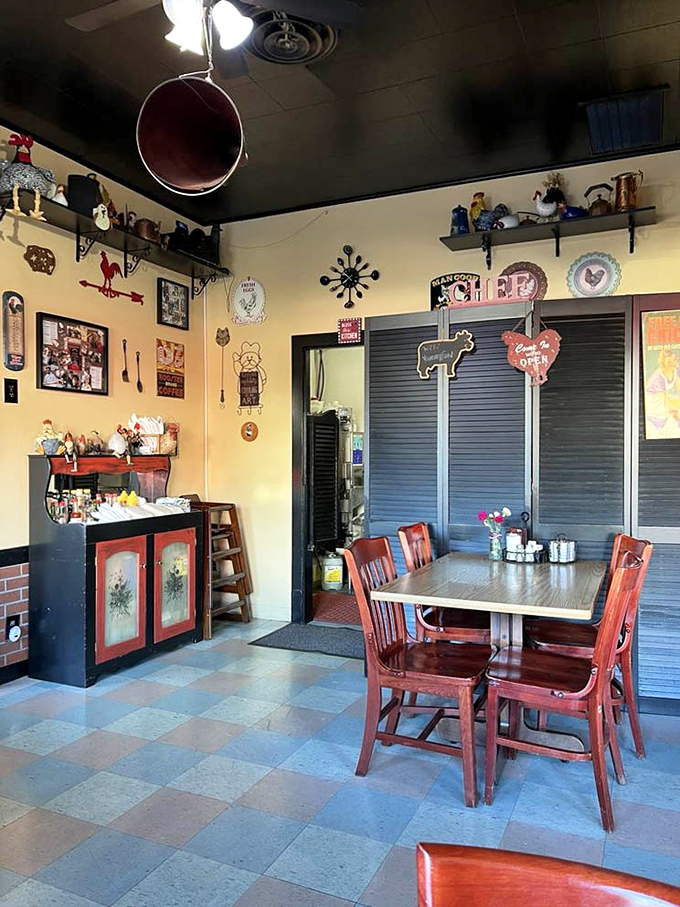 The yellow walls adorned with kitchen collectibles create the feeling you're eating in your favorite aunt's kitchen—if your aunt were a breakfast genius.