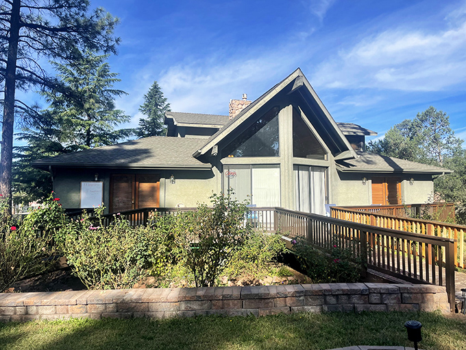 Mountain homes in Payson blend into the landscape rather than shouting over it, with porches built for coffee sipping and sunset watching.