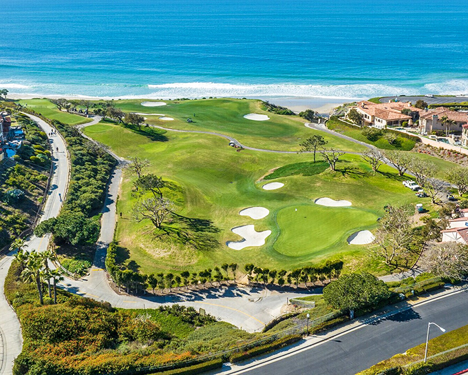 Monarch Beach Golf Links hugs the coastline, offering golfers the unique challenge of staying focused on their swing while surrounded by distractingly gorgeous views.