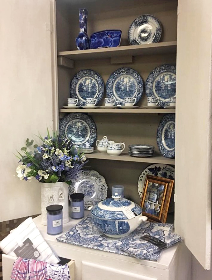 Blue and white heaven! This collection of classic porcelain dishware makes me want to throw a dinner party worthy of the Queen herself.