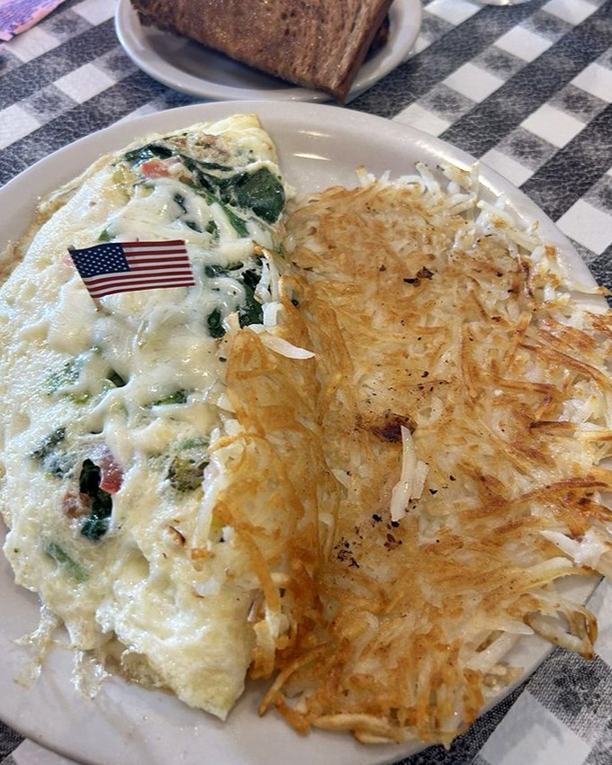 An omelet that proves vegetables can be exciting. Those crispy hash browns aren't playing second fiddle—they're co-stars in this breakfast production.