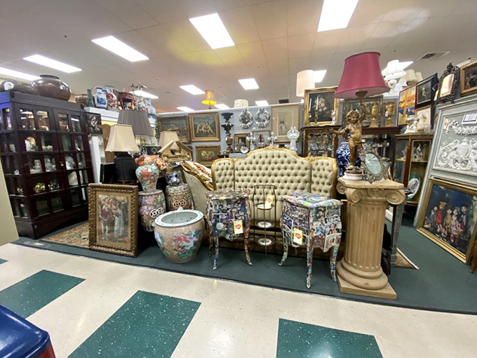 The elegant booth that makes you question why you ever bought anything from a big box store. That tufted settee has aristocratic aspirations.