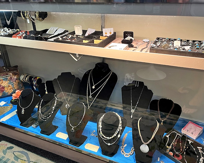 A jewelry case that would make Elizabeth Taylor pause mid-sentence &ndash; affordable glamour for everyday splurges.