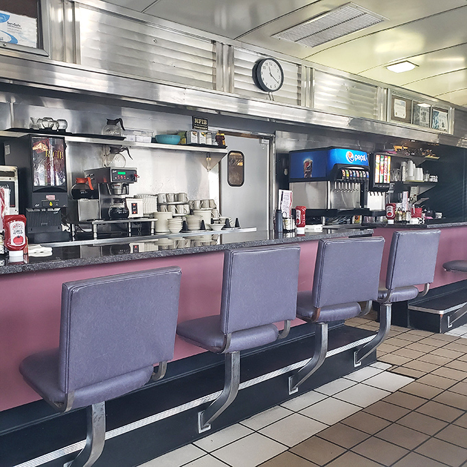 Counter seating: where solo diners become temporary family and the theater of short-order cooking unfolds before your very eyes.