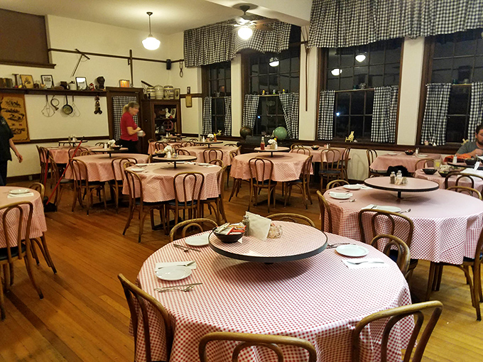 Gingham tablecloths and bentwood chairs create the kind of atmosphere where calories don't count and seconds are encouraged.