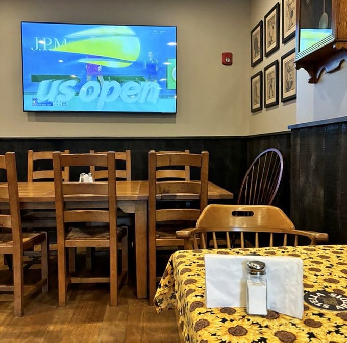 Sports on the screen, comfort at the table&mdash;the quintessential neighborhood tavern experience where everyone feels like a regular.