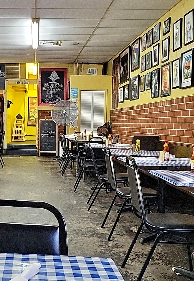 Blue checkered tablecloths and simple chairs&mdash;because when the food is this good, fancy furniture would just be showing off.