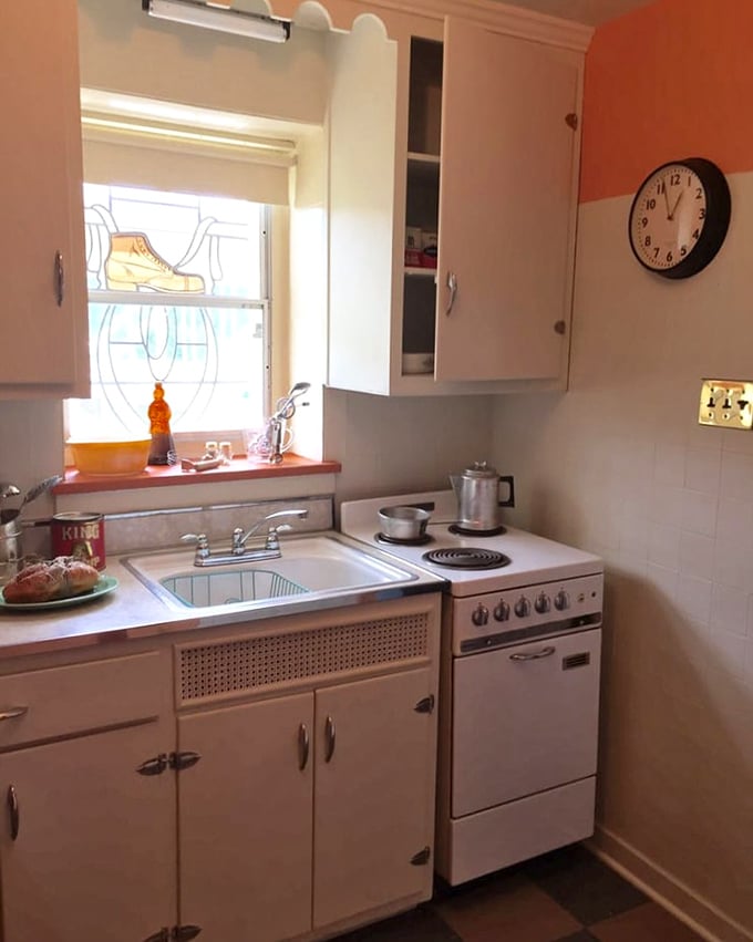 Even the kitchen windows feature shoe motifs, turning dishwashing into an unexpectedly whimsical experience.