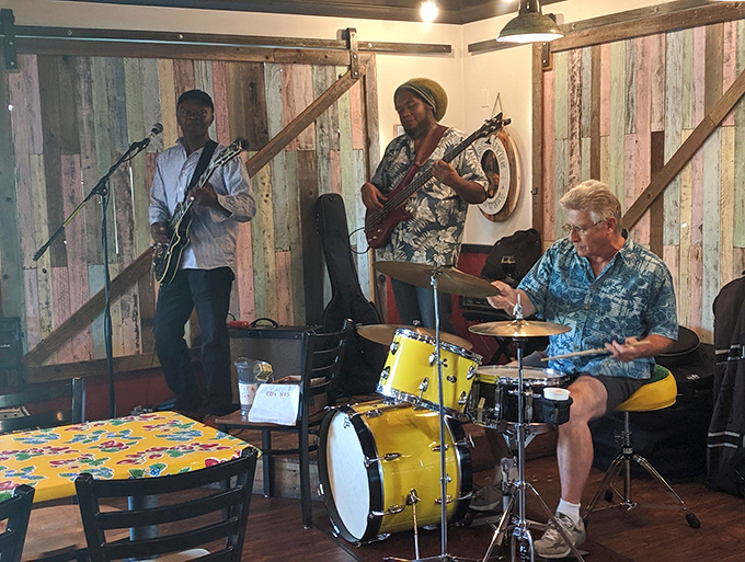 Live music adds soul to your meal, like Johnny Cash decided to serenade your ribs.
